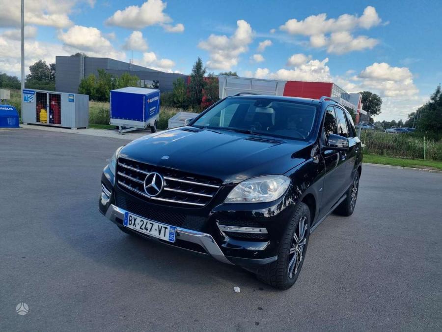 Melns Mercedes-Benz ML 250 2011 Tauragė, ar dzinēja tilpumu 2.14 L un nobraukumu 163 tūkst. km par 11400 €, foto 3 vietnē AUTOMOTO.COM.LV