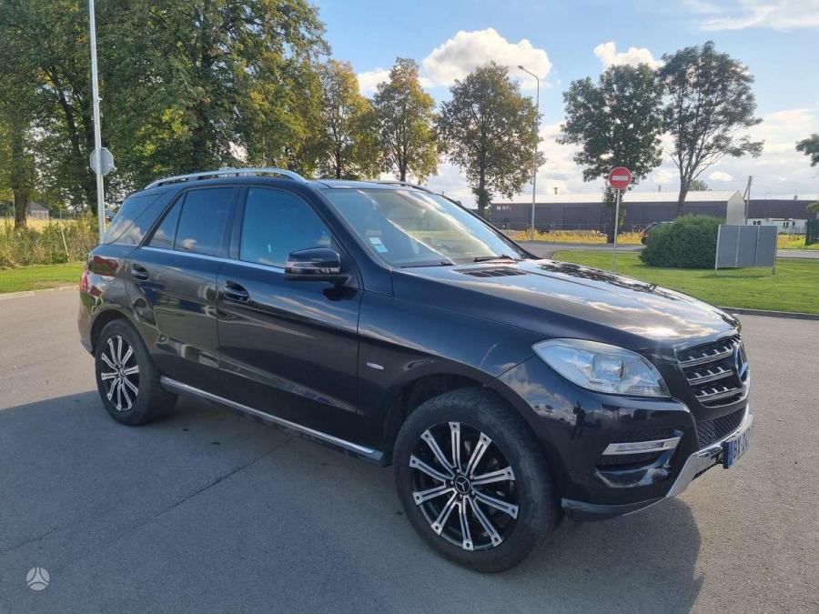 Melns Mercedes-Benz ML 250 2011 Tauragė, ar dzinēja tilpumu 2.14 L un nobraukumu 163 tūkst. km par 11400 €, foto 5 vietnē AUTOMOTO.COM.LV