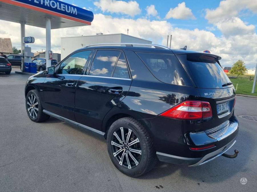 Melns Mercedes-Benz ML 250 2011 Tauragė, ar dzinēja tilpumu 2.14 L un nobraukumu 163 tūkst. km par 11400 €, foto 7 vietnē AUTOMOTO.COM.LV