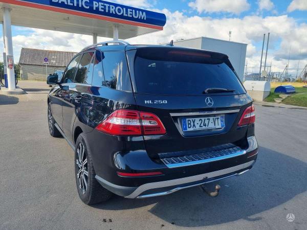 Melns Mercedes-Benz ML 250 2011 Tauragė, ar dzinēja tilpumu 2.14 L un nobraukumu 163 tūkst. km par 11400 €, foto 8 vietnē AUTOMOTO.COM.LV