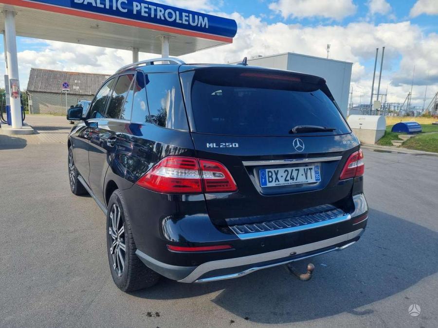 Melns Mercedes-Benz ML 250 2011 Tauragė, ar dzinēja tilpumu 2.14 L un nobraukumu 163 tūkst. km par 11400 €, foto 8 vietnē AUTOMOTO.COM.LV
