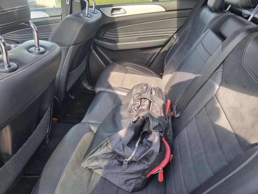 Melns Mercedes-Benz ML 250 2011 Tauragė, ar dzinēja tilpumu 2.14 L un nobraukumu 163 tūkst. km par 11400 €, foto 14 vietnē AUTOMOTO.COM.LV
