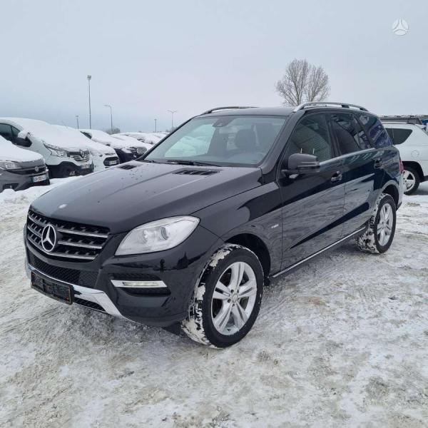 Melns Mercedes-Benz ML 250 2012 Tauragė, ar dzinēja tilpumu 2.14 L un nobraukumu 345 tūkst. km par 10600 €, foto 1 vietnē AUTOMOTO.COM.LV