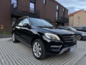 Melns Mercedes-Benz ML 250 2012 Klaipėda, ar dzinēja tilpumu 2.14 L un nobraukumu 290 tūkst. km par 12500 €, foto  vietnē AUTOMOTO.COM.LV