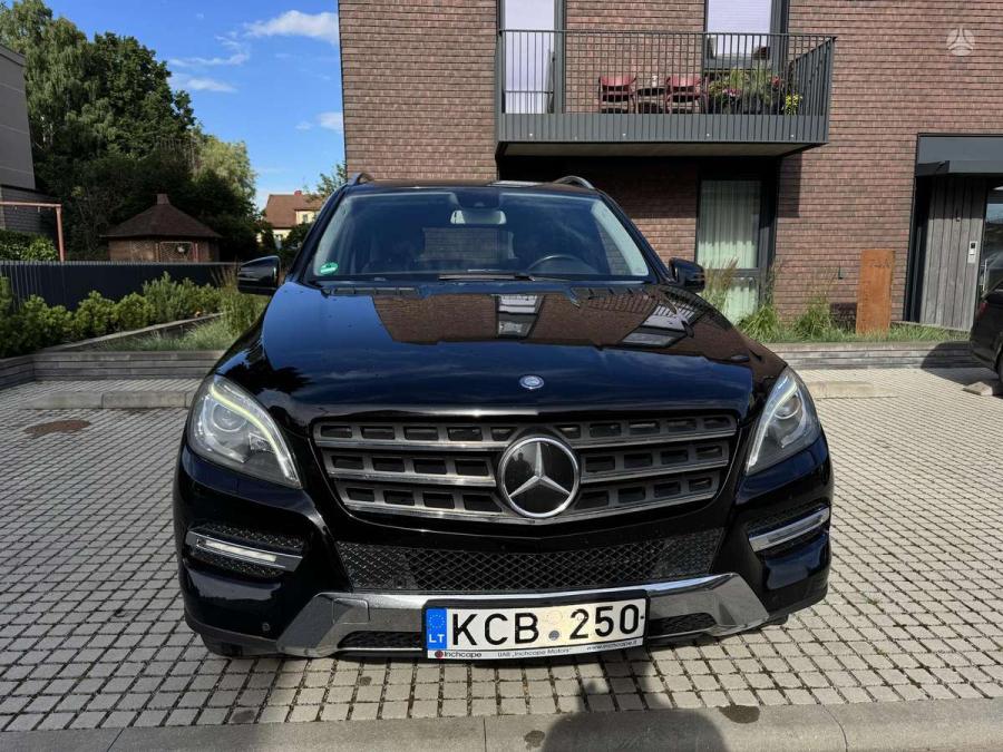 Melns Mercedes-Benz ML 250 2012 Klaipėda, ar dzinēja tilpumu 2.14 L un nobraukumu 290 tūkst. km par 12500 €, foto 3 vietnē AUTOMOTO.COM.LV