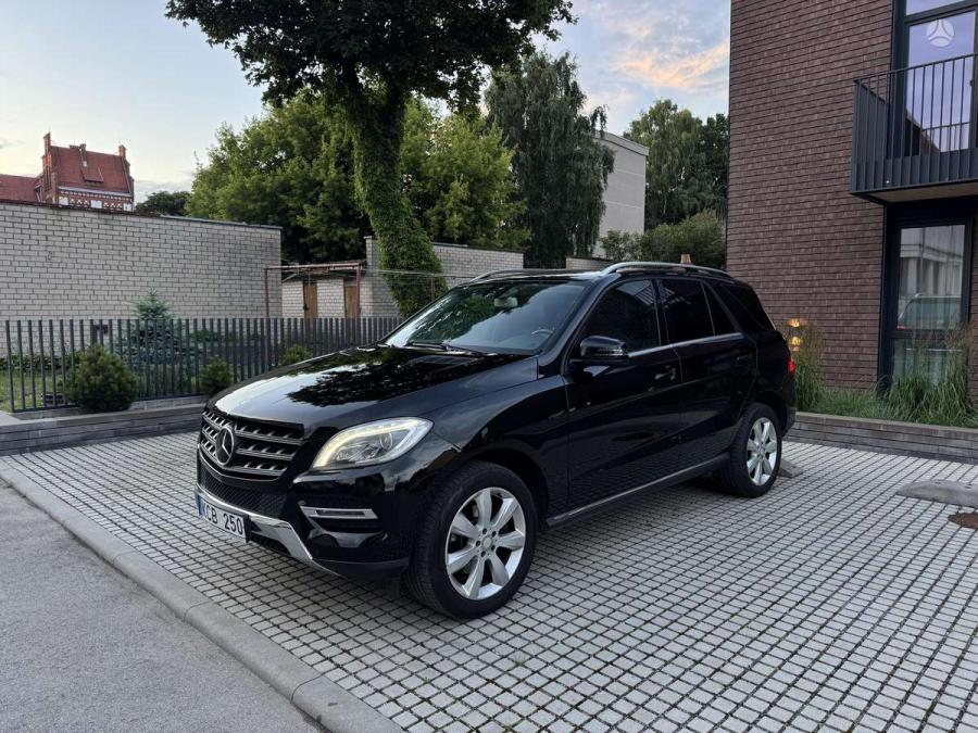 Melns Mercedes-Benz ML 250 2012 Klaipėda, ar dzinēja tilpumu 2.14 L un nobraukumu 290 tūkst. km par 12500 €, foto 4 vietnē AUTOMOTO.COM.LV
