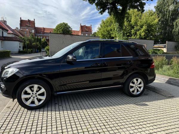 Black Mercedes-Benz ML 250 2012 in Klaipeda, with an engine capacity of 2.14 L and mileage of 290 thousand km for 12500 €, photo 4 on AUTOMOTO.COM.LV