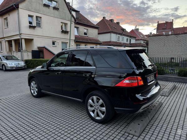 Black Mercedes-Benz ML 250 2012 in Klaipeda, with an engine capacity of 2.14 L and mileage of 290 thousand km for 12500 €, photo 6 on AUTOMOTO.COM.LV