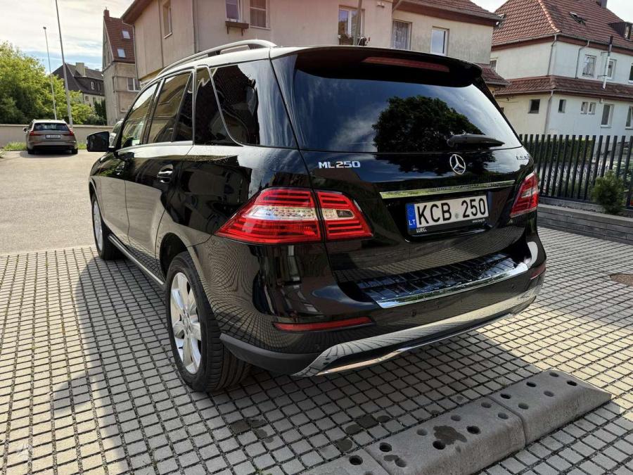 Melns Mercedes-Benz ML 250 2012 Klaipėda, ar dzinēja tilpumu 2.14 L un nobraukumu 290 tūkst. km par 12500 €, foto 8 vietnē AUTOMOTO.COM.LV