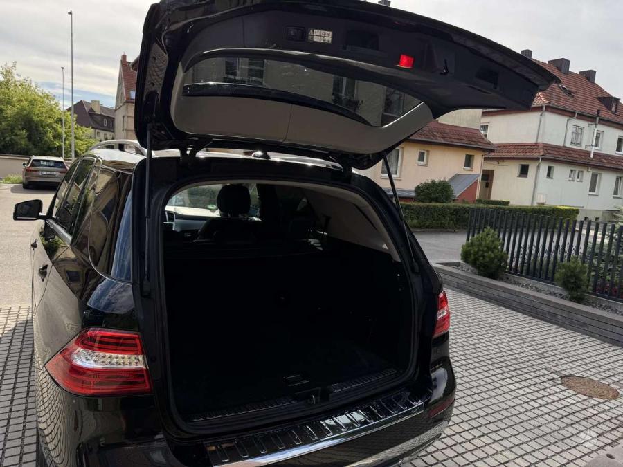Melns Mercedes-Benz ML 250 2012 Klaipėda, ar dzinēja tilpumu 2.14 L un nobraukumu 290 tūkst. km par 12500 €, foto 9 vietnē AUTOMOTO.COM.LV
