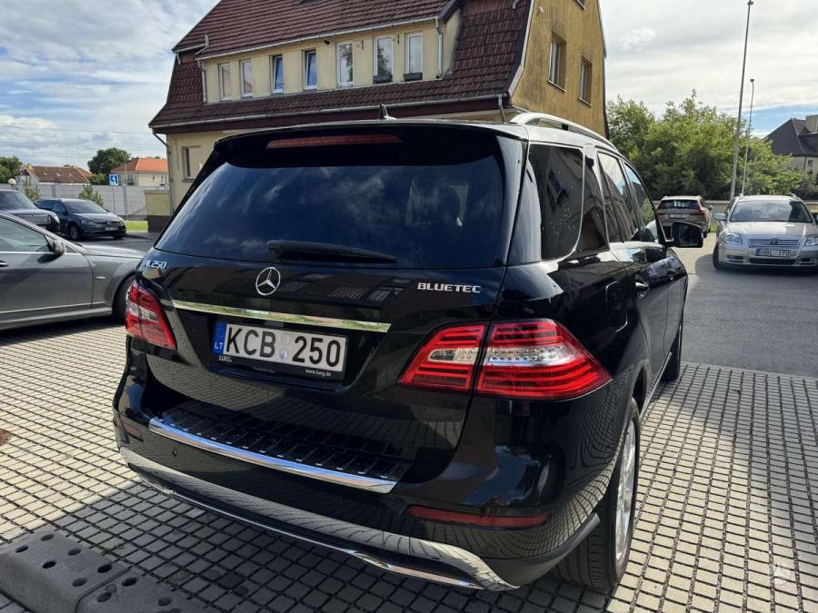 Melns Mercedes-Benz ML 250 2012 Klaipėda, ar dzinēja tilpumu 2.14 L un nobraukumu 290 tūkst. km par 12500 €, foto 11 vietnē AUTOMOTO.COM.LV