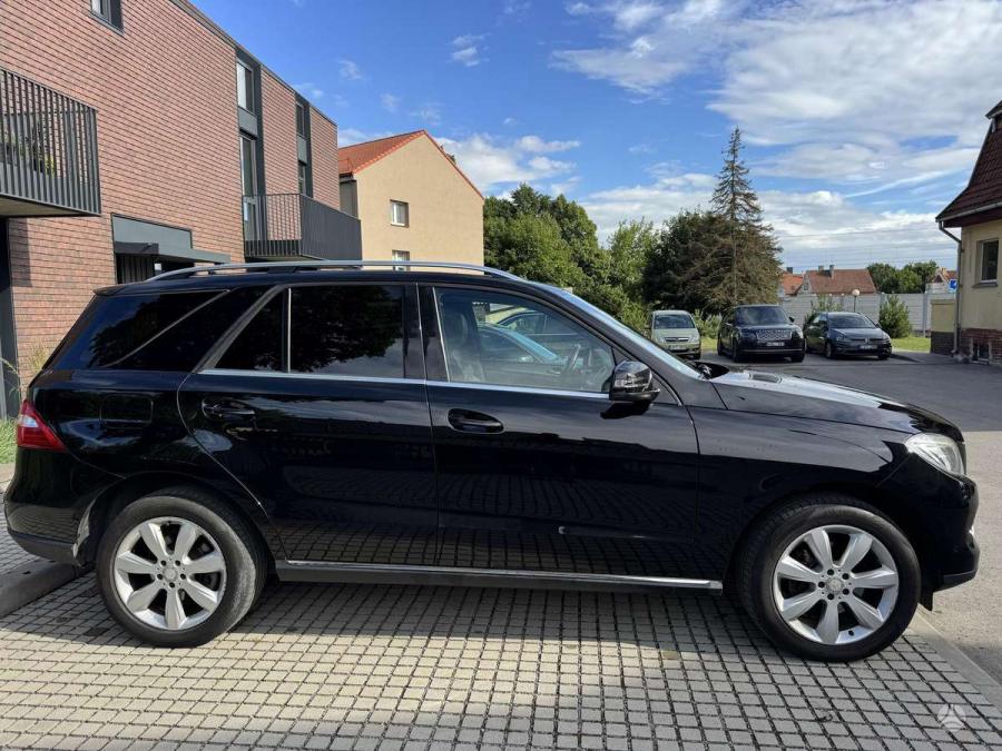 Melns Mercedes-Benz ML 250 2012 Klaipėda, ar dzinēja tilpumu 2.14 L un nobraukumu 290 tūkst. km par 12500 €, foto 12 vietnē AUTOMOTO.COM.LV