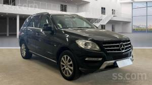 Black Mercedes-Benz ML 250 2012 in Riga, with an engine capacity of 2.20 L and mileage of 228 thousand km for 13555 €, photo 3 on AUTOMOTO.COM.LV