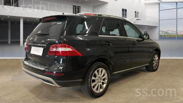Melns Mercedes-Benz ML 250 2012 Rīga, ar dzinēja tilpumu 2.20 L un nobraukumu 228 tūkst. km par 13555 €, foto 3 vietnē AUTOMOTO.COM.LV