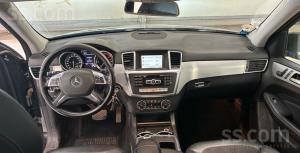 Black Mercedes-Benz ML 250 2012 in Riga, with an engine capacity of 2.20 L and mileage of 228 thousand km for 13555 €, photo 6 on AUTOMOTO.COM.LV