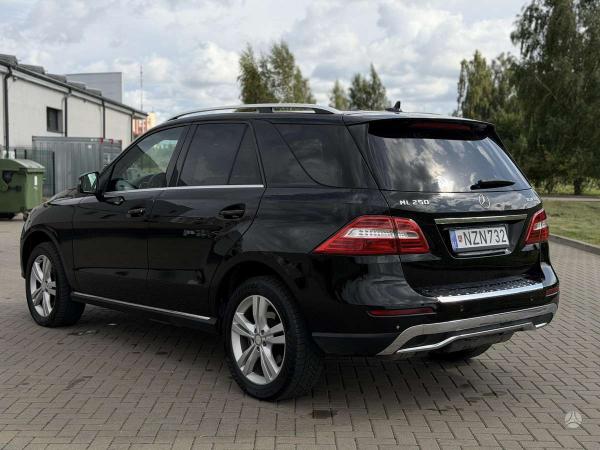 Melns Mercedes-Benz ML 250 2012 Rokiškis, ar dzinēja tilpumu 2.10 L un nobraukumu 340 tūkst. km par 8850 €, foto 6 vietnē AUTOMOTO.COM.LV