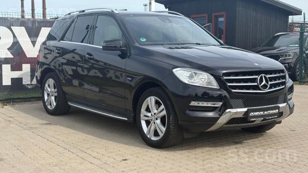 Black Mercedes-Benz ML 250 2012 in Liepaja, with an engine capacity of 2.20 L and mileage of 220 thousand km for 14650 €, photo 3 on AUTOMOTO.COM.LV