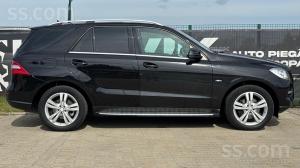 Black Mercedes-Benz ML 250 2012 in Liepaja, with an engine capacity of 2.20 L and mileage of 220 thousand km for 14650 €, photo 4 on AUTOMOTO.COM.LV