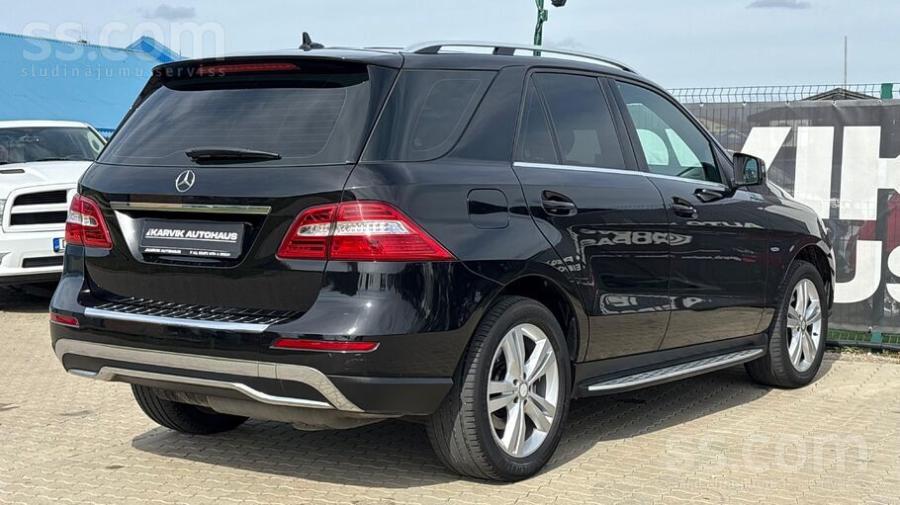 Black Mercedes-Benz ML 250 2012 in Liepaja, with an engine capacity of 2.20 L and mileage of 220 thousand km for 14650 €, photo 5 on AUTOMOTO.COM.LV