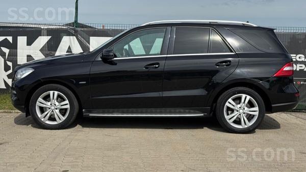 Black Mercedes-Benz ML 250 2012 in Liepaja, with an engine capacity of 2.20 L and mileage of 220 thousand km for 14650 €, photo 8 on AUTOMOTO.COM.LV