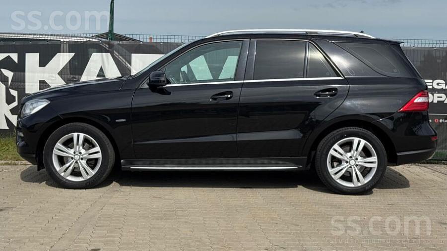 Black Mercedes-Benz ML 250 2012 in Liepaja, with an engine capacity of 2.20 L and mileage of 220 thousand km for 14650 €, photo 8 on AUTOMOTO.COM.LV