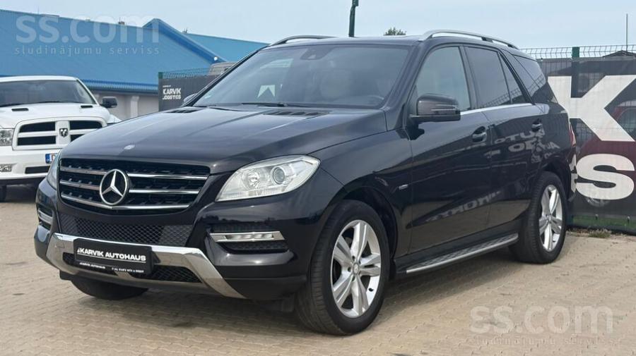 Black Mercedes-Benz ML 250 2012 in Liepaja, with an engine capacity of 2.20 L and mileage of 220 thousand km for 14650 €, photo 9 on AUTOMOTO.COM.LV
