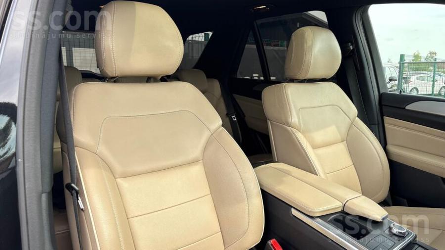 Black Mercedes-Benz ML 250 2012 in Liepaja, with an engine capacity of 2.20 L and mileage of 220 thousand km for 14650 €, photo 18 on AUTOMOTO.COM.LV