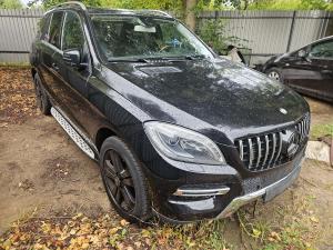 Melns Mercedes-Benz ML 250 2013 Šauļi, ar dzinēja tilpumu 2.14 L un nobraukumu 290 tūkst. km par 7900 €, foto 3 vietnē AUTOMOTO.COM.LV