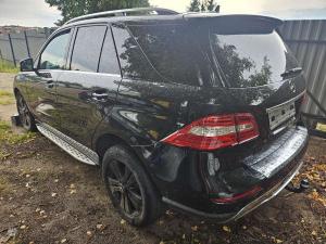 Melns Mercedes-Benz ML 250 2013 Šauļi, ar dzinēja tilpumu 2.14 L un nobraukumu 290 tūkst. km par 7900 €, foto 5 vietnē AUTOMOTO.COM.LV