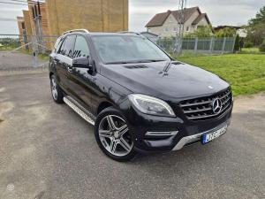 Black Mercedes-Benz ML 250 2013 in Klaipeda, with an engine capacity of 2.14 L and mileage of 360 thousand km for 12000 €, photo 3 on AUTOMOTO.COM.LV
