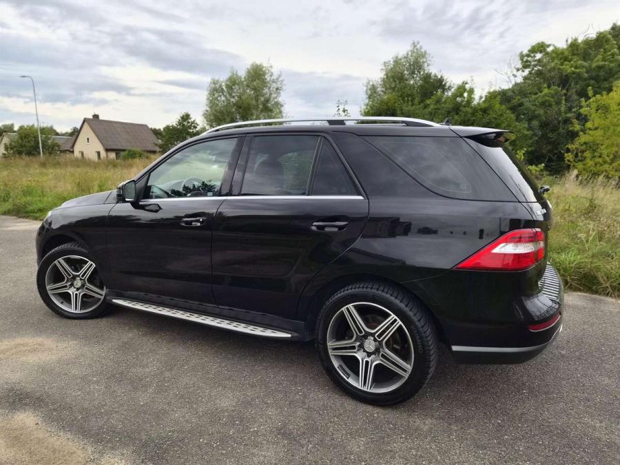 Black Mercedes-Benz ML 250 2013 in Klaipeda, with an engine capacity of 2.14 L and mileage of 360 thousand km for 12000 €, photo 4 on AUTOMOTO.COM.LV