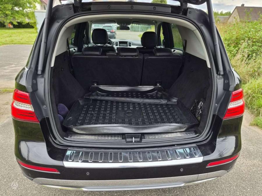 Black Mercedes-Benz ML 250 2013 in Klaipeda, with an engine capacity of 2.14 L and mileage of 360 thousand km for 12000 €, photo 6 on AUTOMOTO.COM.LV