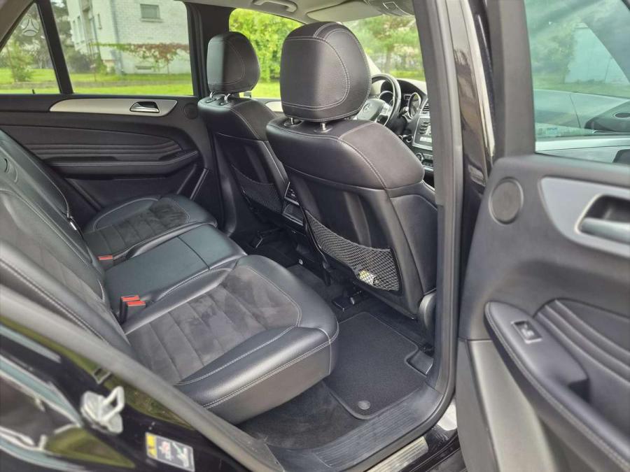 Black Mercedes-Benz ML 250 2013 in Klaipeda, with an engine capacity of 2.14 L and mileage of 360 thousand km for 12000 €, photo 7 on AUTOMOTO.COM.LV