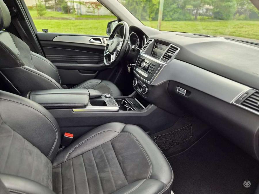 Black Mercedes-Benz ML 250 2013 in Klaipeda, with an engine capacity of 2.14 L and mileage of 360 thousand km for 12000 €, photo 9 on AUTOMOTO.COM.LV