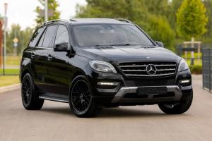 Black Mercedes-Benz ML 250 2014 in Jelgava, with an engine capacity of 2.20 L and mileage of 260 thousand km for 14500 €, photo 4 on AUTOMOTO.COM.LV