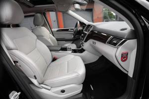 Black Mercedes-Benz ML 250 2014 in Jelgava, with an engine capacity of 2.20 L and mileage of 260 thousand km for 14500 €, photo 8 on AUTOMOTO.COM.LV