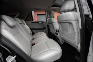 Black Mercedes-Benz ML 250 2014 in Jelgava, with an engine capacity of 2.20 L and mileage of 260 thousand km for 14500 €, photo 11 on AUTOMOTO.COM.LV