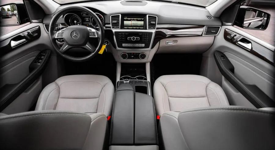 Black Mercedes-Benz ML 250 2014 in Jelgava, with an engine capacity of 2.20 L and mileage of 260 thousand km for 14500 €, photo 14 on AUTOMOTO.COM.LV