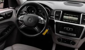 Black Mercedes-Benz ML 250 2014 in Jelgava, with an engine capacity of 2.20 L and mileage of 260 thousand km for 14500 €, photo 15 on AUTOMOTO.COM.LV