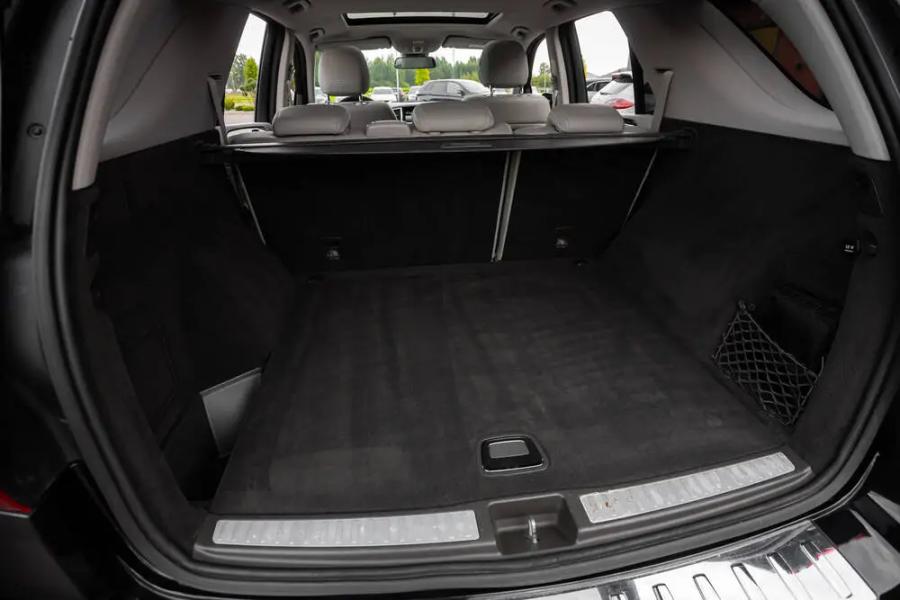 Black Mercedes-Benz ML 250 2014 in Jelgava, with an engine capacity of 2.20 L and mileage of 260 thousand km for 14500 €, photo 16 on AUTOMOTO.COM.LV
