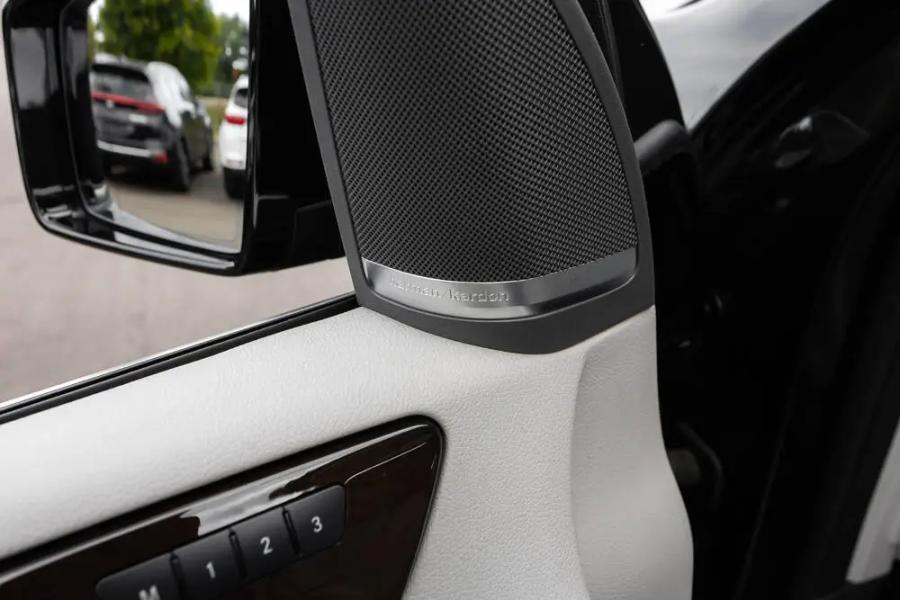 Black Mercedes-Benz ML 250 2014 in Jelgava, with an engine capacity of 2.20 L and mileage of 260 thousand km for 14500 €, photo 19 on AUTOMOTO.COM.LV