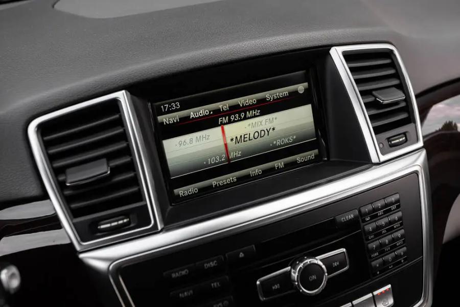 Black Mercedes-Benz ML 250 2014 in Jelgava, with an engine capacity of 2.20 L and mileage of 260 thousand km for 14500 €, photo 25 on AUTOMOTO.COM.LV