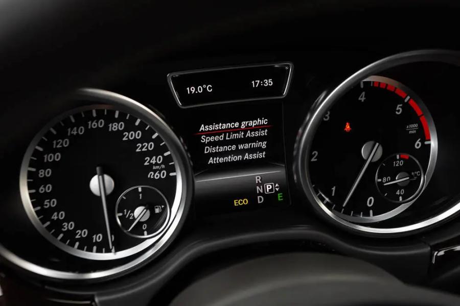 Black Mercedes-Benz ML 250 2014 in Jelgava, with an engine capacity of 2.20 L and mileage of 260 thousand km for 14500 €, photo 31 on AUTOMOTO.COM.LV