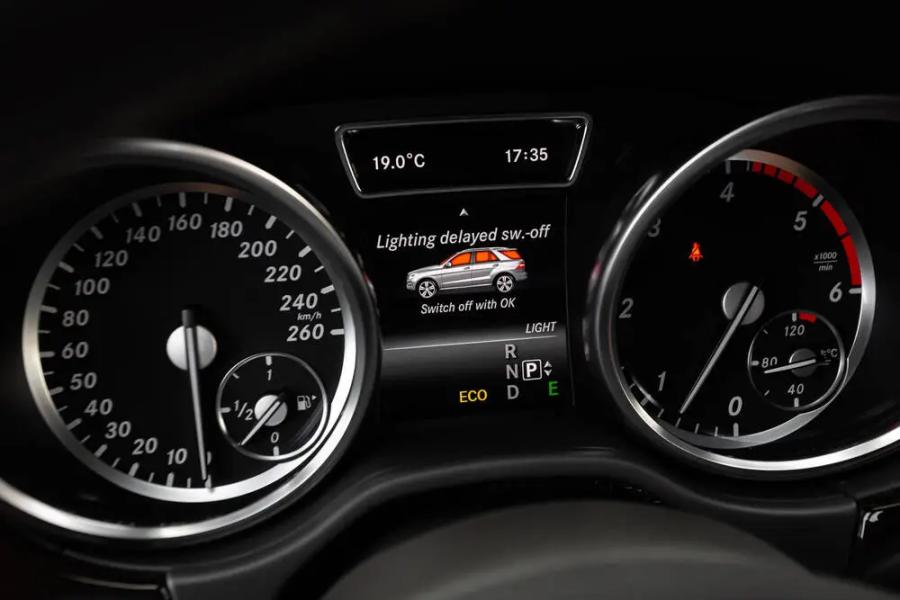 Black Mercedes-Benz ML 250 2014 in Jelgava, with an engine capacity of 2.20 L and mileage of 260 thousand km for 14500 €, photo 32 on AUTOMOTO.COM.LV