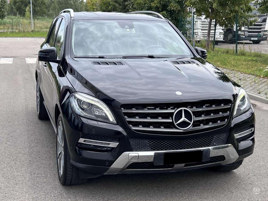 Melns Mercedes-Benz ML 250 2014 Klaipėda, ar dzinēja tilpumu 2.14 L un nobraukumu 278 tūkst. km par 10500 €, foto 4 vietnē AUTOMOTO.COM.LV