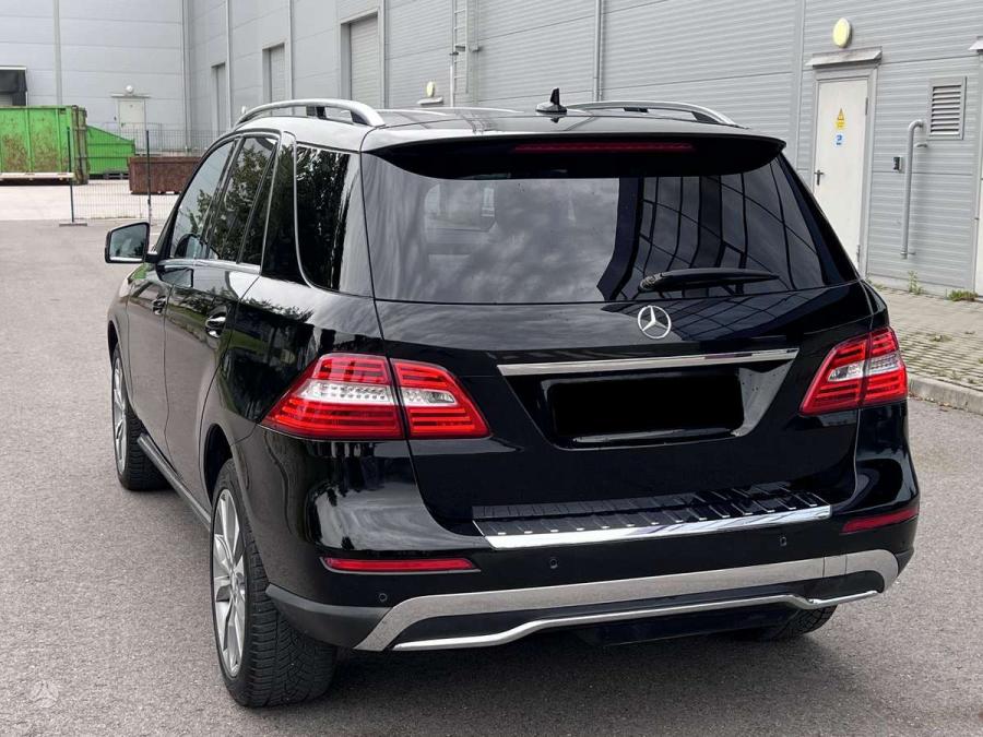 Melns Mercedes-Benz ML 250 2014 Klaipėda, ar dzinēja tilpumu 2.14 L un nobraukumu 278 tūkst. km par 10500 €, foto 12 vietnē AUTOMOTO.COM.LV