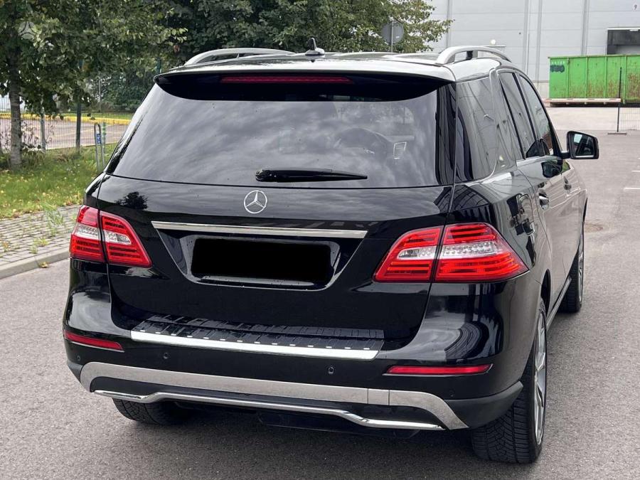 Melns Mercedes-Benz ML 250 2014 Klaipėda, ar dzinēja tilpumu 2.14 L un nobraukumu 278 tūkst. km par 10500 €, foto 14 vietnē AUTOMOTO.COM.LV