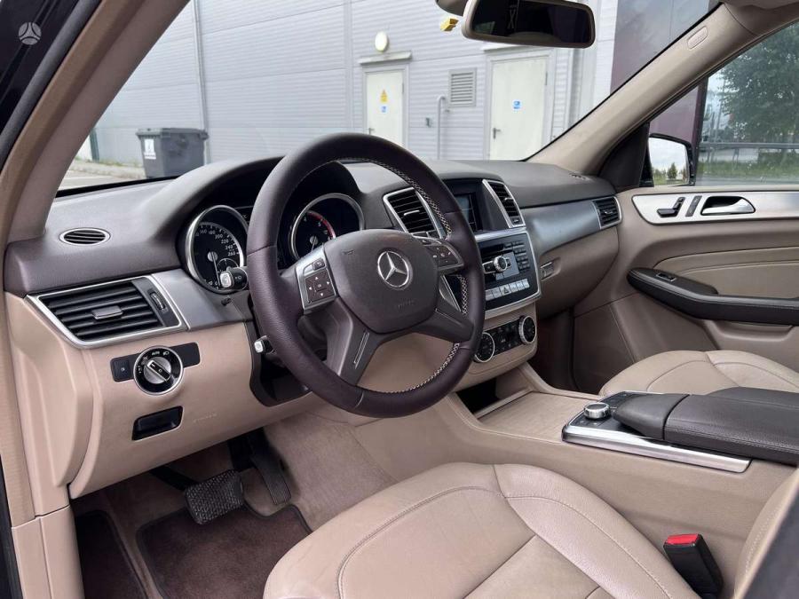 Melns Mercedes-Benz ML 250 2014 Klaipėda, ar dzinēja tilpumu 2.14 L un nobraukumu 278 tūkst. km par 10500 €, foto 18 vietnē AUTOMOTO.COM.LV