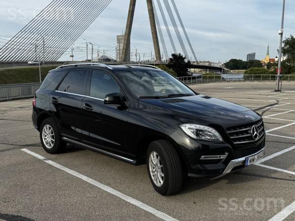 Melns Mercedes-Benz ML 250 2015 Rīga, ar dzinēja tilpumu 2.20 L un nobraukumu 250 tūkst. km par 15250 €, foto 4 vietnē AUTOMOTO.COM.LV