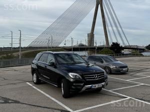 Black Mercedes-Benz ML 250 2015 in Riga, with an engine capacity of 2.20 L and mileage of 250 thousand km for 15250 €, photo 1 on AUTOMOTO.COM.LV